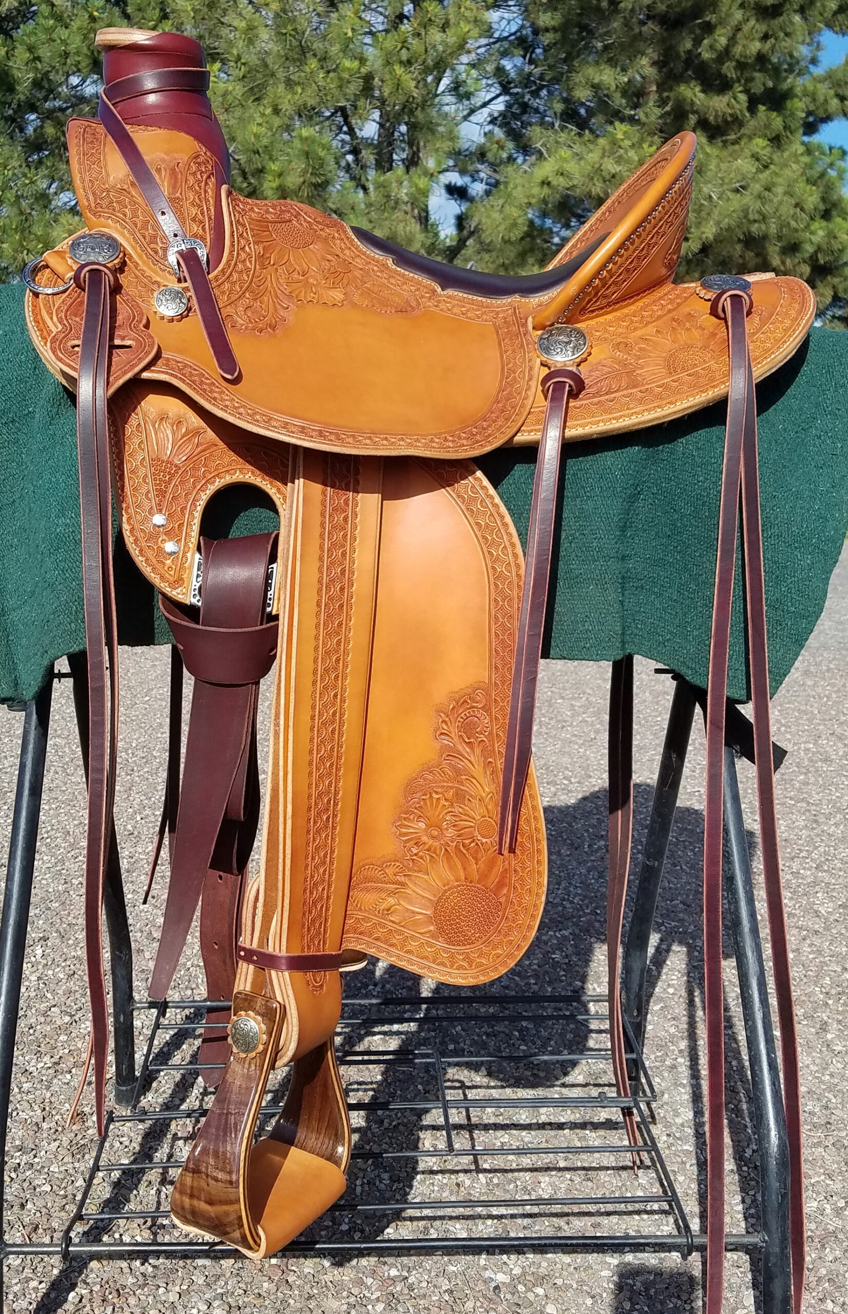 ~SADDLES~ – ~ Horseshoe Saddlery